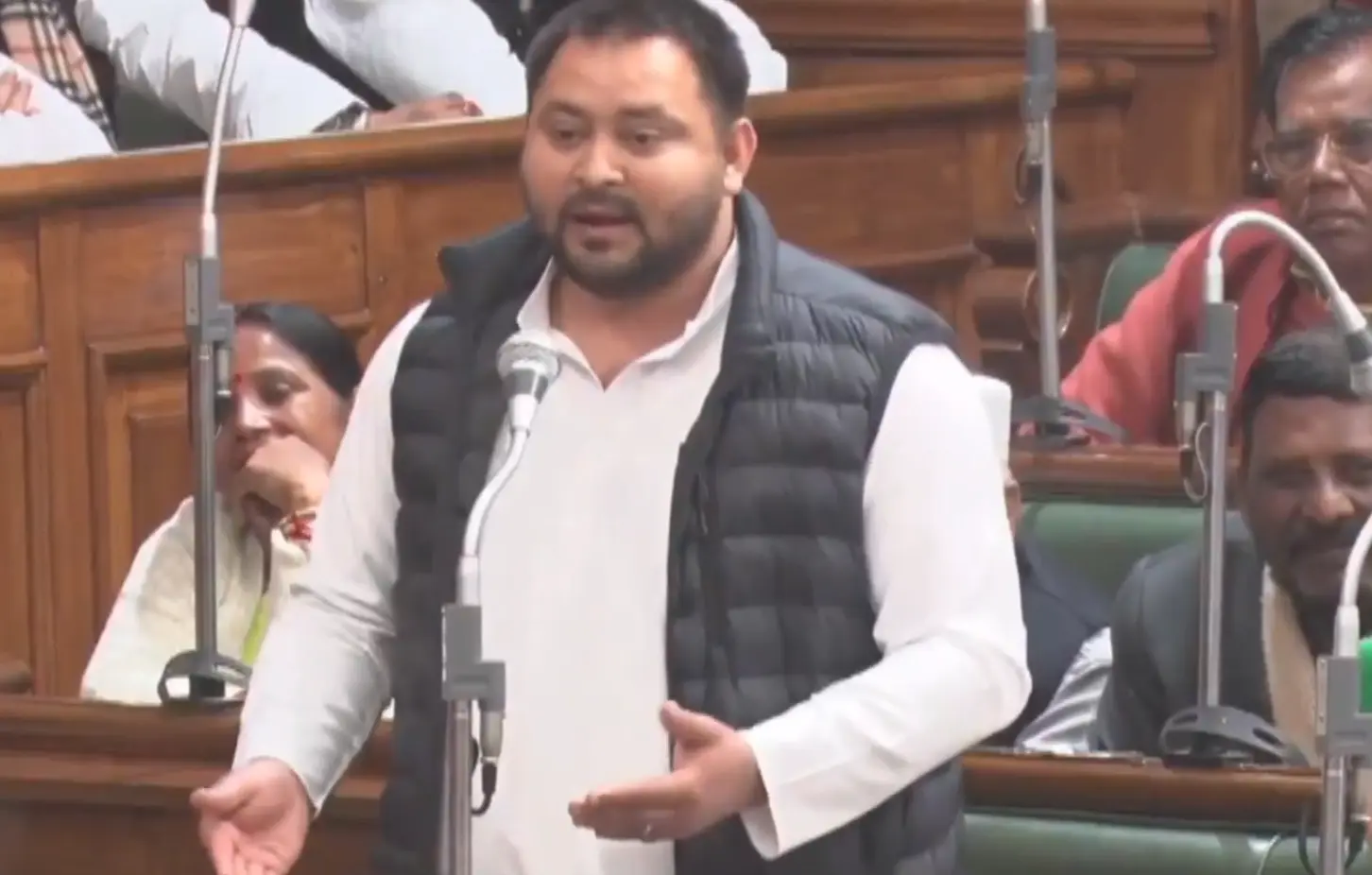 Tejashwi Yadav Kam Se Kam Ek Baar Bata To Dete - Indian Meme Templates