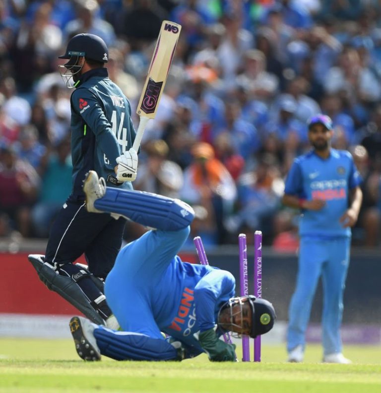 Dhoni Images That Can Be Used To Make Memes - Indian Meme Templates