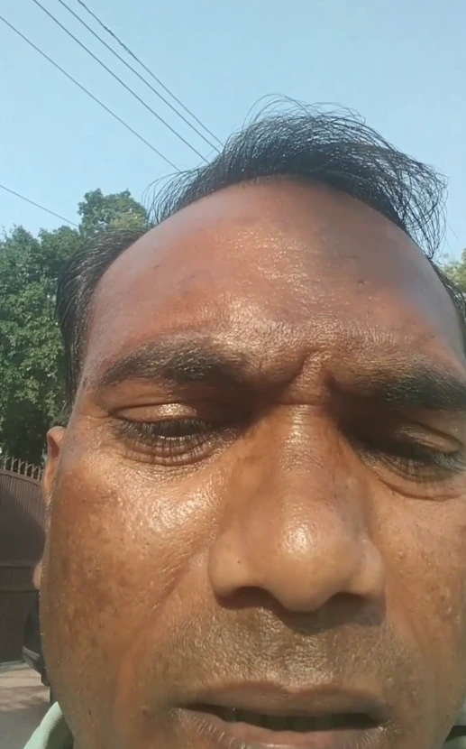 Phone utha le mera bohot jaruri baat karni hai. - Indian Meme Templates