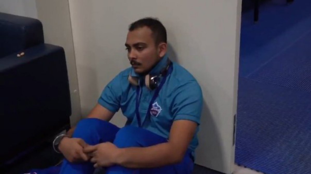 Sad Prithvi Shaw Sitting On The Floor - Indian Meme Templates